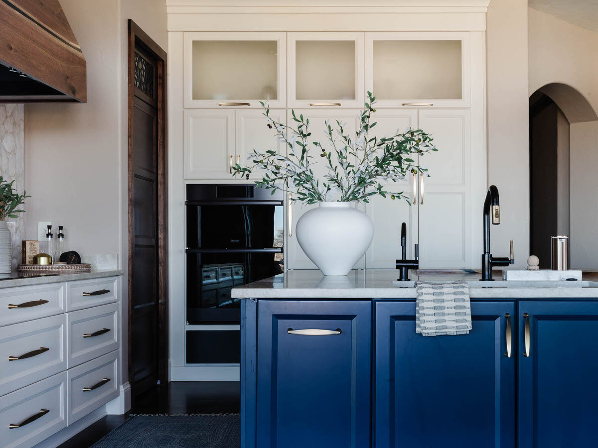 Contemporary + Transitional Glam // Kitchen and Breakfast Nook ...